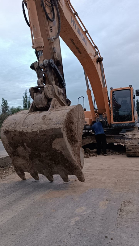 Ekskavator Hyundayi 300 talig adboynigi bilan ijaraga beriladi beri