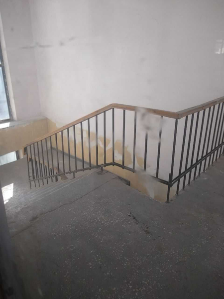 Сдаеться целый 4 этаж здания 1800 кв в центре