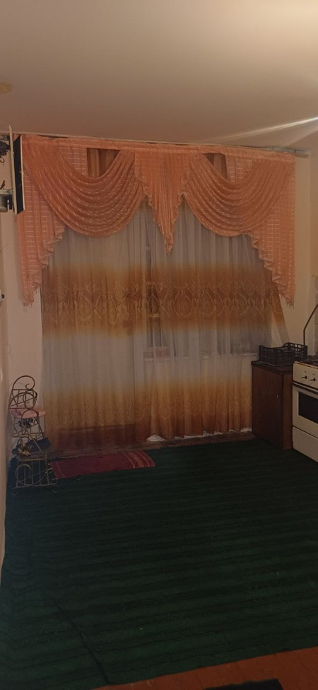 16-maktab yonidagi dom.1 xonali ijaraga beriladi