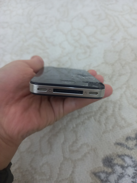 Iphone 4 sotiladi