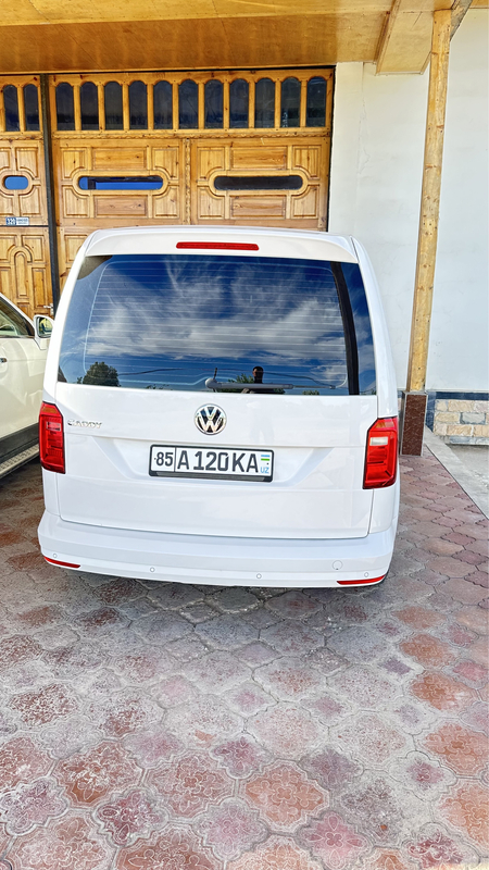 Volkswagen caddy srochna sotiladi