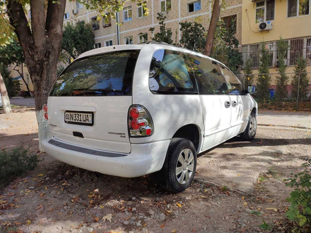 Минивен Chrysler Voyager