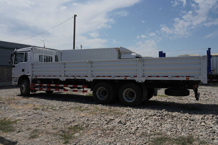 SHACMAN L300 Bartavoy qulay va hamyonbop narxda