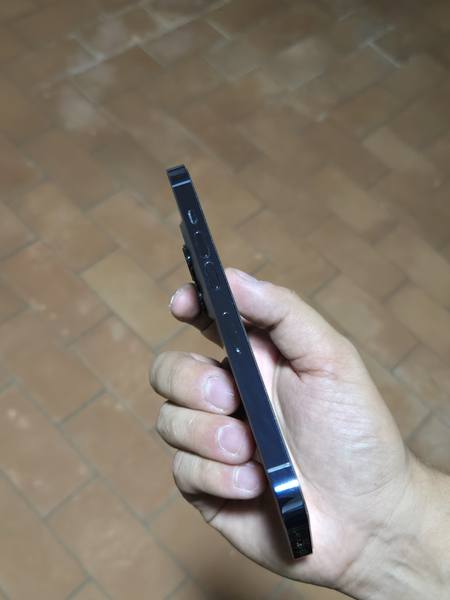 Iphone 13 pro sotiladi.
