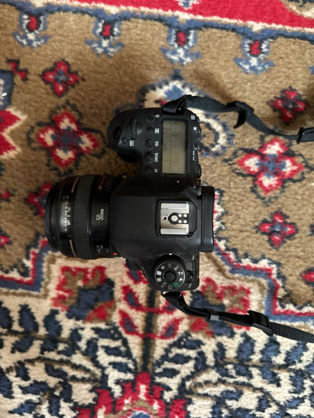 Продаю Canon - EOS 6D Mark II + Объектив Canon 50 mm f 1.4