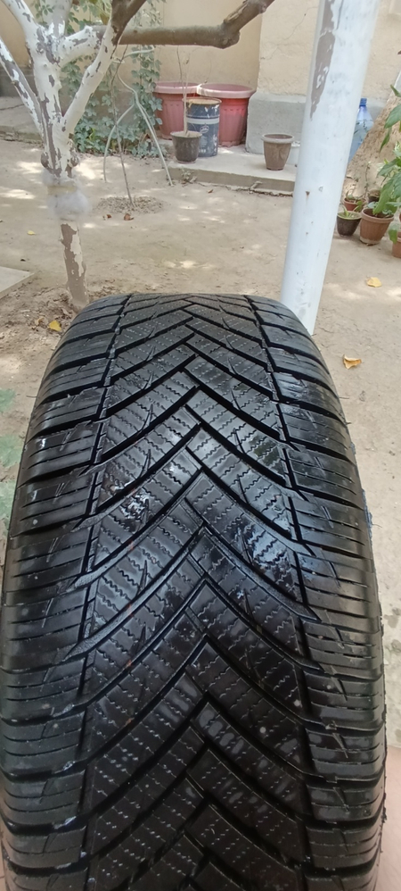 Продается комплект шин для авто.