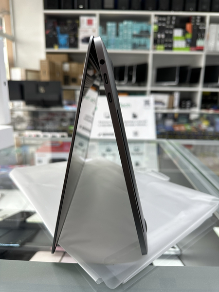 Продам MacBook Pro 2020 i5 16/512GB в идеальном состоянии
