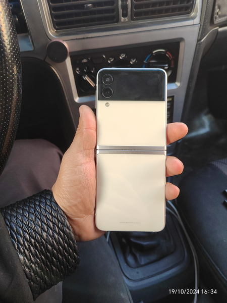 Samsung flip 3 8 256 lik
