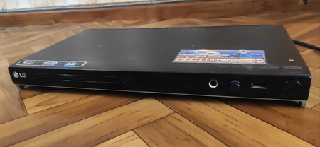 Продам  б/у три DVD Players на запчасти. Общая сумма 100.000