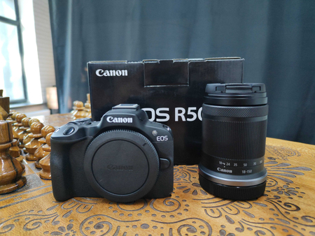 Продам новый Canon EOS R50 с объективом 18-150mm