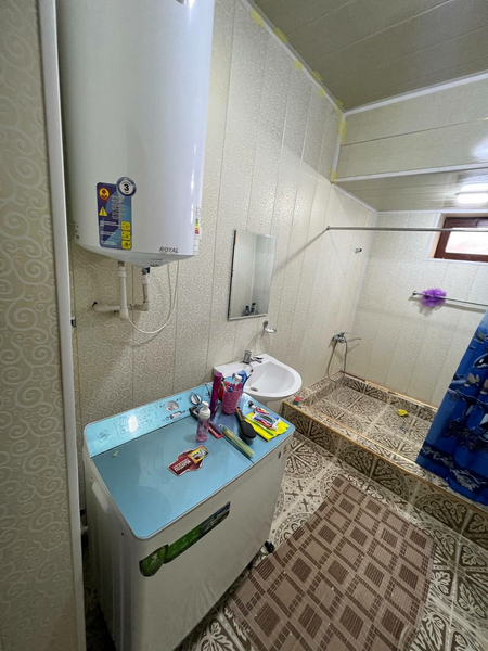 Kitob quybeshb svetafordan kirganda 1 kuchadan 6 sutx 6 xonaliy uy sot
