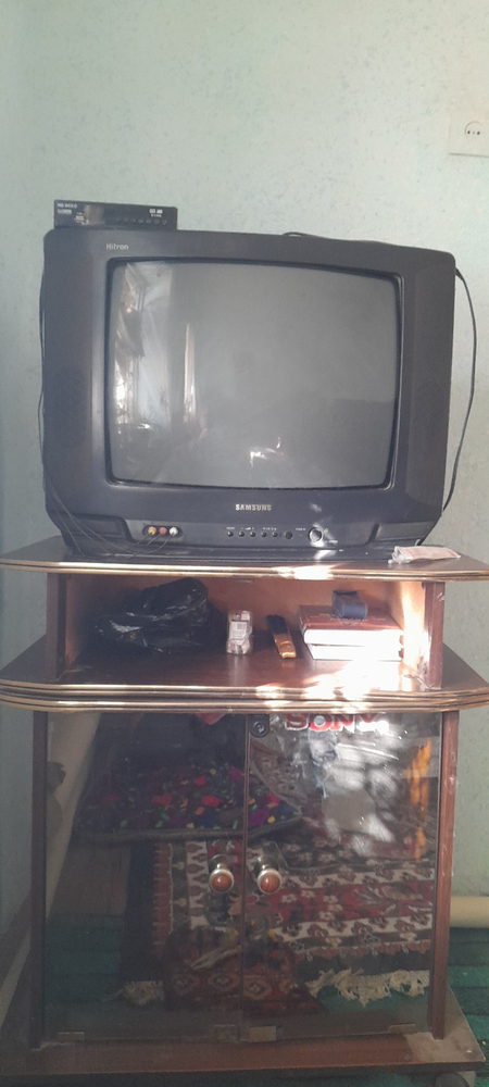 Televizor sotiladi