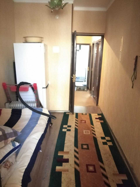 Зудлик билан Алмазарда 2 хона 1этаж 4 этажли гиштли домда сотилади
