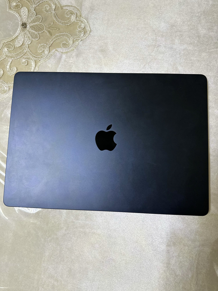 Macbook sotiladi 1500$ga mishkasini qoshib  bervoraman