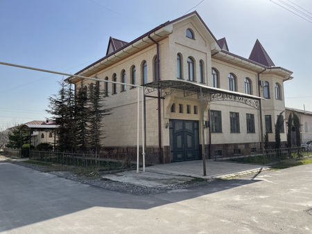 Аренда участка, перекресток Узгариш, можно под офис ( н572 )