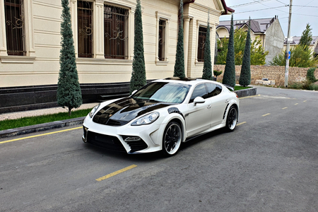Porsche Panamera V8 Mansory Body kit Full Позиция Состаяние Идеално