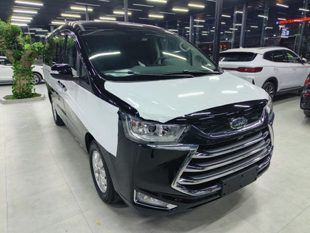 JAC m4 11o'rindiqliy mehanika B kategoriyada