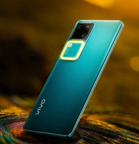 Vivo V30 kafolati bilan.Karopka dakument bor.20kun ishlatilgan.