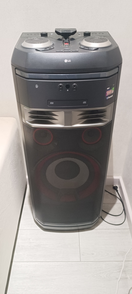 Продается мощная колонка LG X BOOM