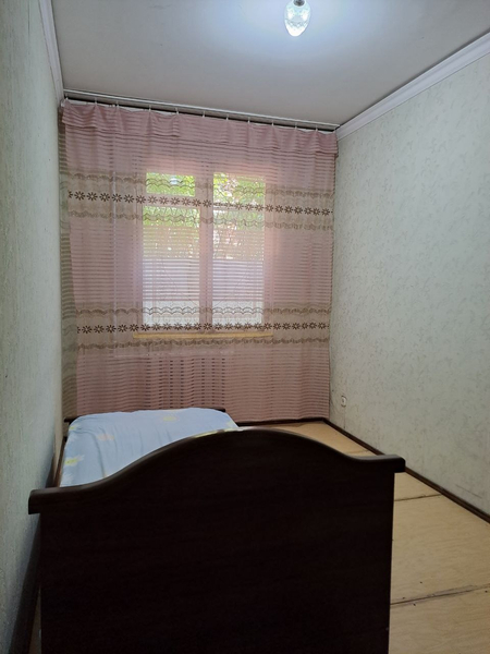 Продается Чиланзар 2 2комн. 1 этаж.