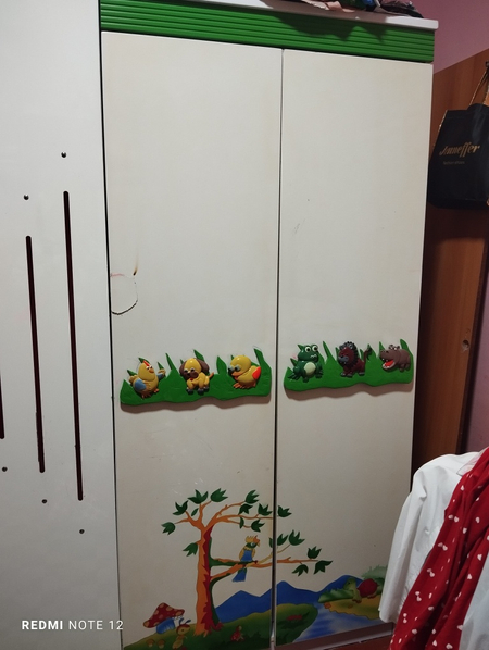 Детский гарнитур , стол и шкаф