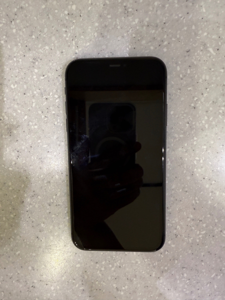 iPhone 11 Black 64 GB