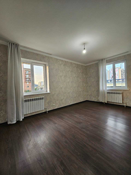 uy sotiladi sergili 3 bekat yoni 3 xona 3etak 66500$