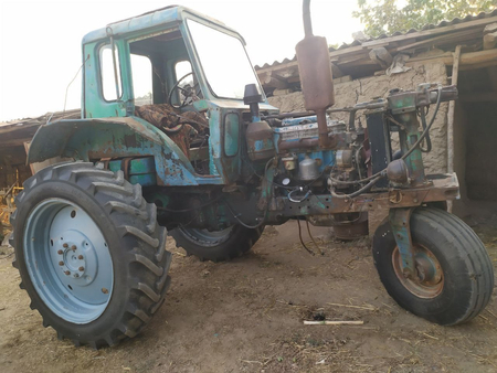Traktor Mtz 80 .