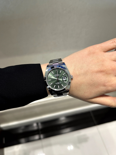 NEW Rolex Datejust 41mm 126300 GREEN