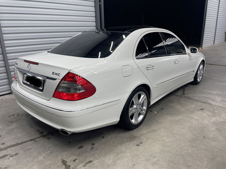Mercedes Benz W211