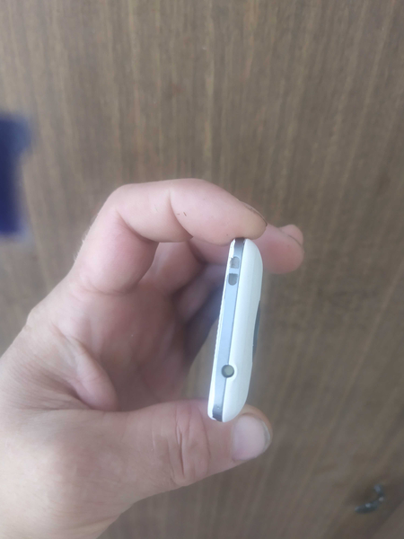 Телефон DEXP model Larus52
