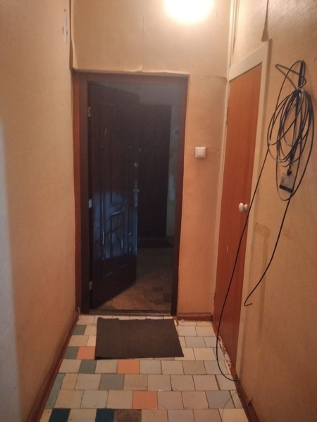 Юнусабад 11 кв   2/4/4. 300 у.е.