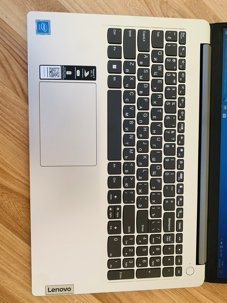 Lenovo 4020 3kun ishlagan yangi turibdi srochni sotiladi