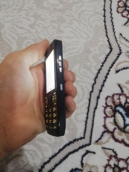 Nokia 7373 gold sotladi uz imeya otgan