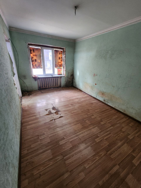 Метро Буюк ипак йоли 1 хонали 3 этаж без ремонт