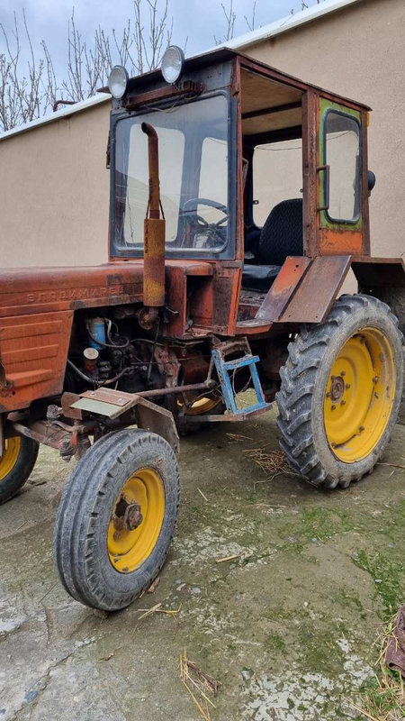 Traktor .T.25 sotiladi holati a'lo  ishga tayyor  aybi yuq  balonlari