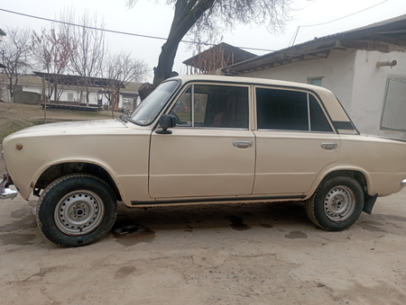Vaz 011 sotiladi..