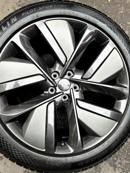 Li 9 zavod diska baloni Michelin 265/45/21 yengi diska balon yeclgan