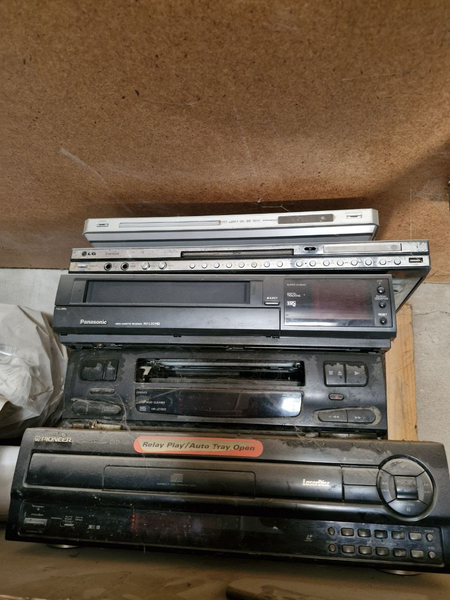 JVC va Panasonic tilivizorlari sotiladi