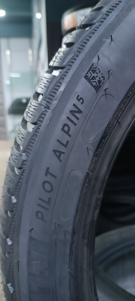 MICHELIN PILOT ALPIN 5. Made in Ispaniya.