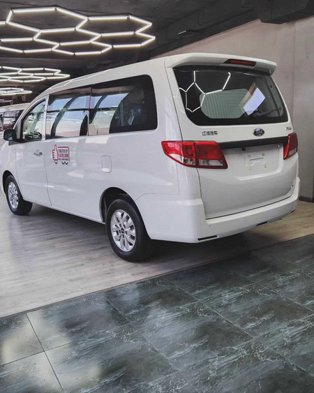 JAC M4 — 11 o‘rindiqli mikroavtobus