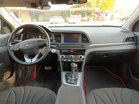 Sotiladi Hyundai Elantra