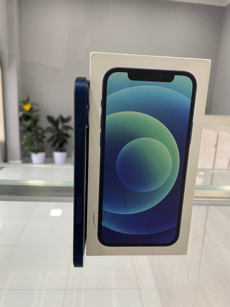 Телефон Iphone 12