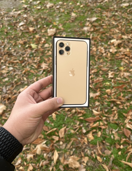 Iphone 11 pro sotiladi 256tali ideal ekran alwkan arginalga feys bor