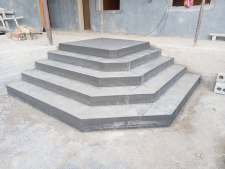 Turli xildagi beton zina xiZmati