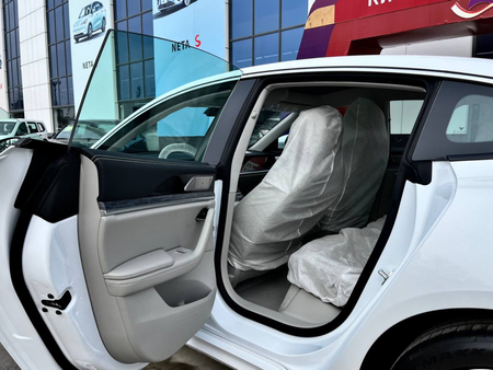 Electro car Neta S 520 km