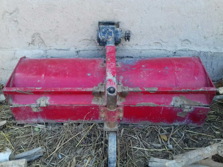 Yurib turgan Mini traktor sotiladi. 2019 yil, 20 ot kuchli.