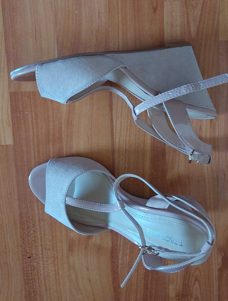 Продам шикарную обувь 38р бренд