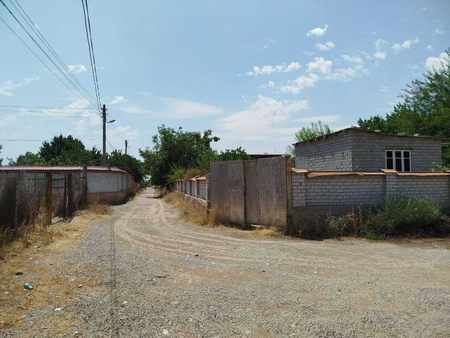 Yangi O‘zbekiston bog‘i yonida 6 sotxli dacha sotiladi