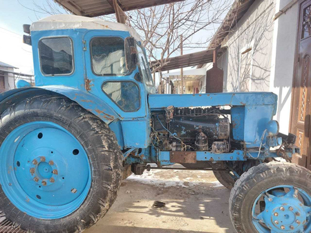 Traktor T40 pretsep, planer, pluk, chizli bilan sotiladi